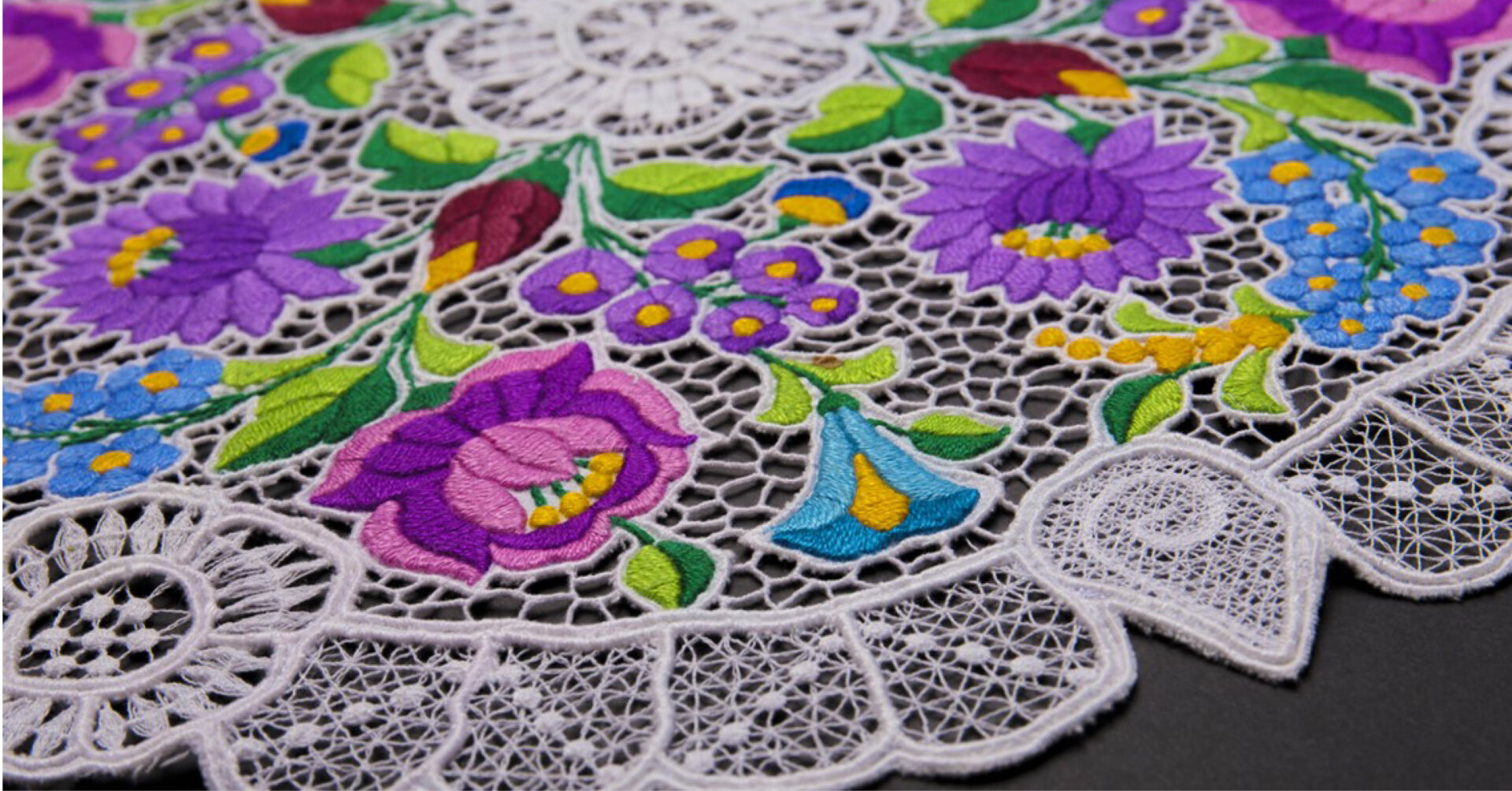 “Szépen szól a kalocsai nagyharang” – Kalocsa népművészete: hímzés ...